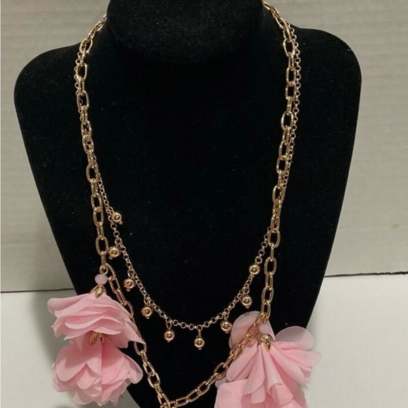 Lilly Pulitzer | Jewelry | Lilly Pulitzer Pink And Gold Floral Charm ...